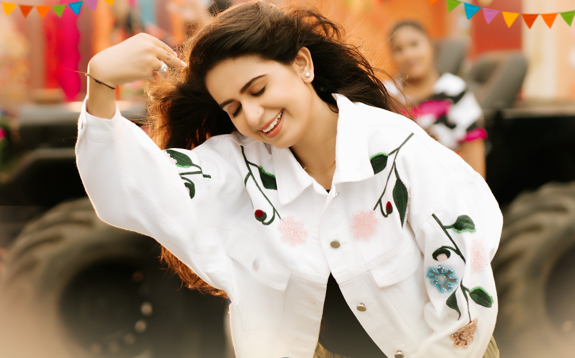 फेमस गुजराती गायिका किंजल दवे के धमाकेदार गीत 'जीवी ले' ने जीत लिये ...