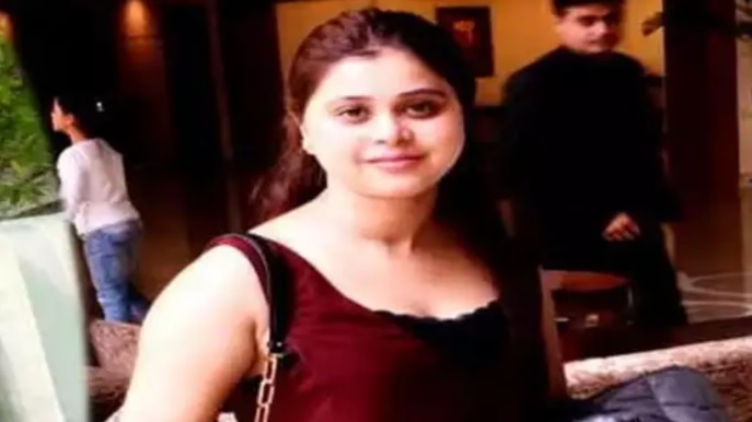 Lalu Yadav daughter Ragini Yadav reaches ED office