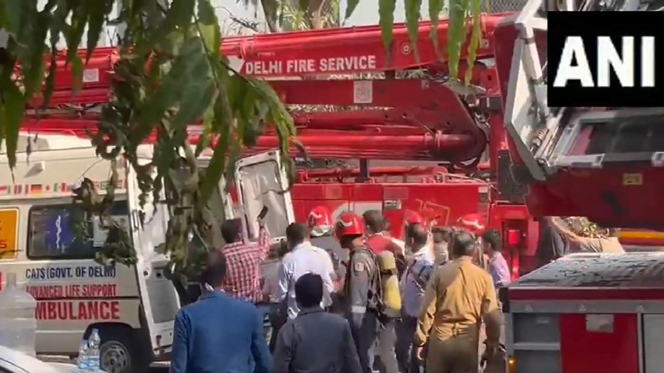 Delhi Fire: ITO ऑफिस के बिल्डिंग में लगी भीषण आग, एक घायल