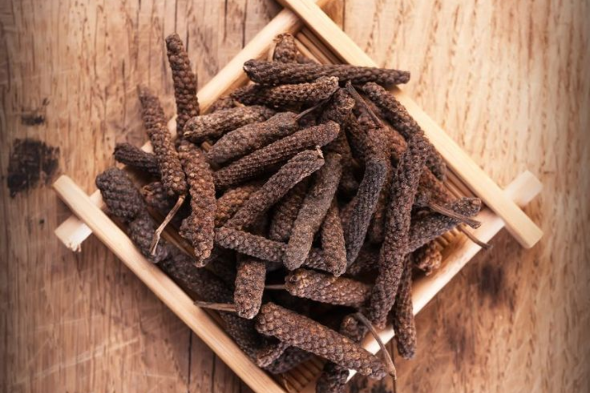 Long pepper & Clove Benefits: मुंह में रातभर लौंग या पिपली रखने से क्या ...