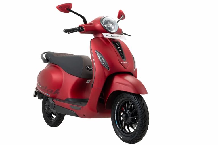 इलेक्ट्रिक स्कूटर Bajaj Chetak 3503 का अपडेटेड वैरिएंट लॉन्च, 153 km का ...