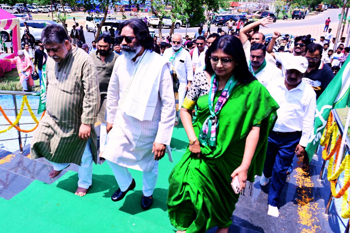 दुर्गा सोरेन की पुण्यतिथि पर सीएम ने दी श्रद्धांजलि, कार्यक्रम में ...