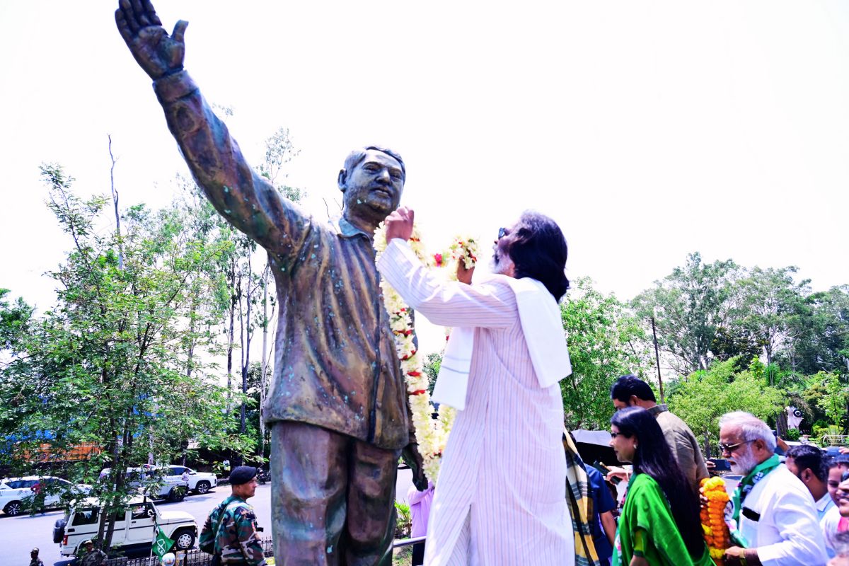 दुर्गा सोरेन की पुण्यतिथि पर सीएम ने दी श्रद्धांजलि, कार्यक्रम में ...