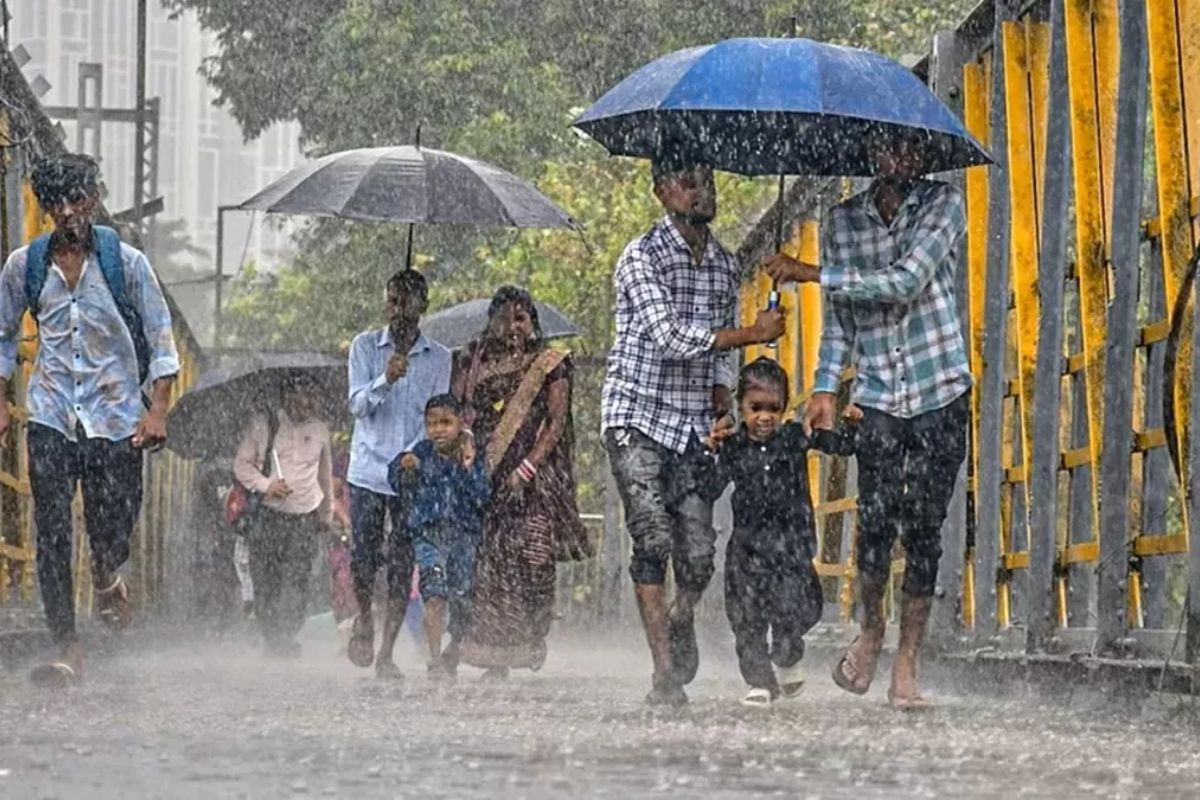 Heavy Rain Alert: अगले 7 दिनों तक इन राज्यों में भारी से बहुत भारी बारिश, IMD ने जारी किया अलर्ट