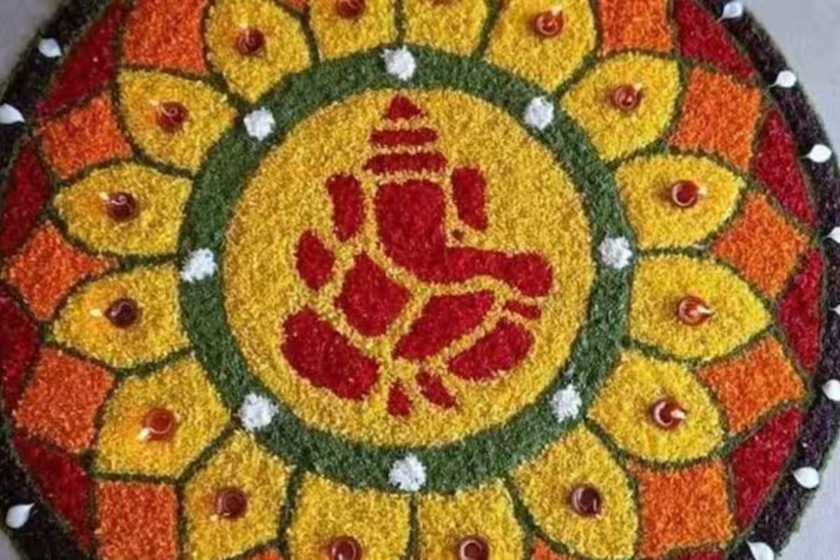 Ganesh Chaturthi Rangoli Design: गणेश उत्सव में लाएं रंगों की रौनक ...