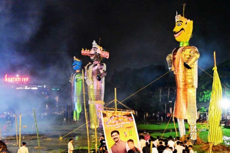 Ravan Dahan Ranchi: रांची में धू-धू कर जला रावण, कुंभकर्ण और मेघनाद ...