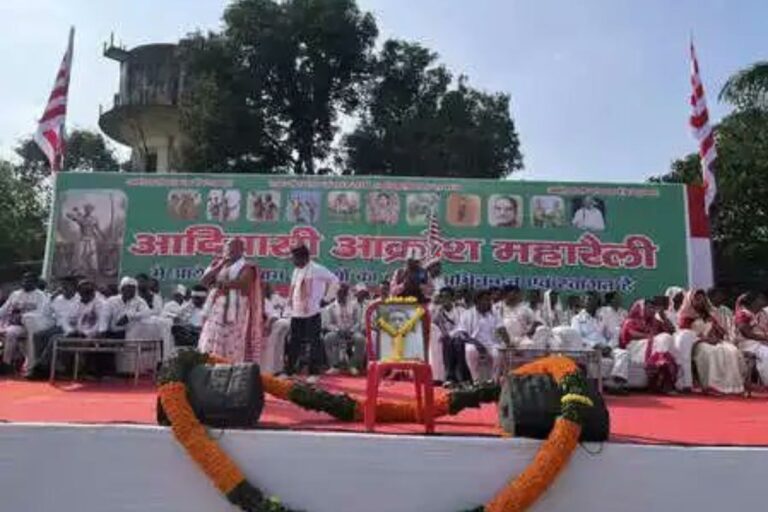 Ranchi Adivasi Rally: रांची में आदिवासियों ने दिखाया दम, 'आक्रोश ...