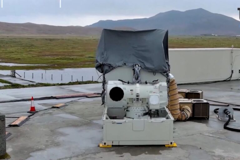 Britain DragonFire Laser Weapon: ब्रिटेन का खतरनाक DragonFire लेजर ...