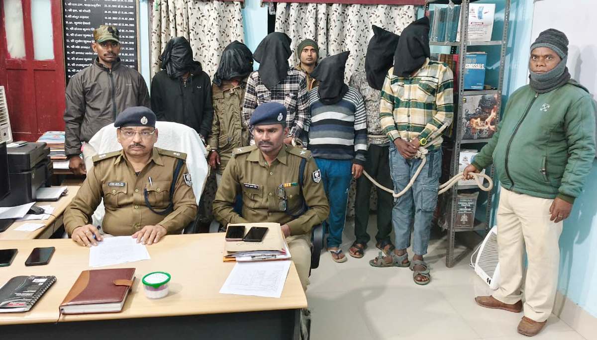 कोंच में अंतरराज्यीय गिरोह के छह अपराधी गिरफ्तार, आभूषण बरामद