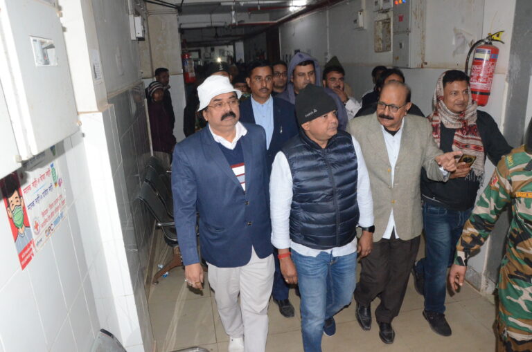 Deoghar News : जब तक स्वास्थ्य व्यवस्था मजबूत नहीं होगी, चैन से नहीं ...